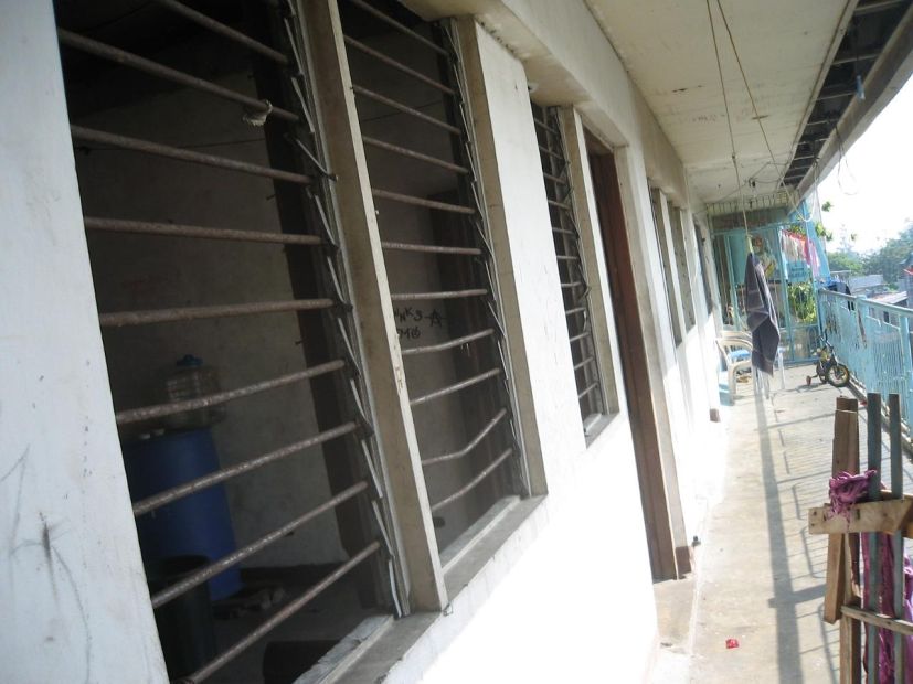 Foreclosed Condominium In Las Piñas Pulang Lupa Dos Unit 15 Bfs Code 718701