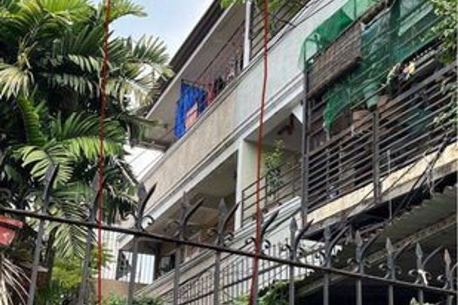 3 Storey Apartment For Sale In Brgy Highway Hills Mandaluyong City